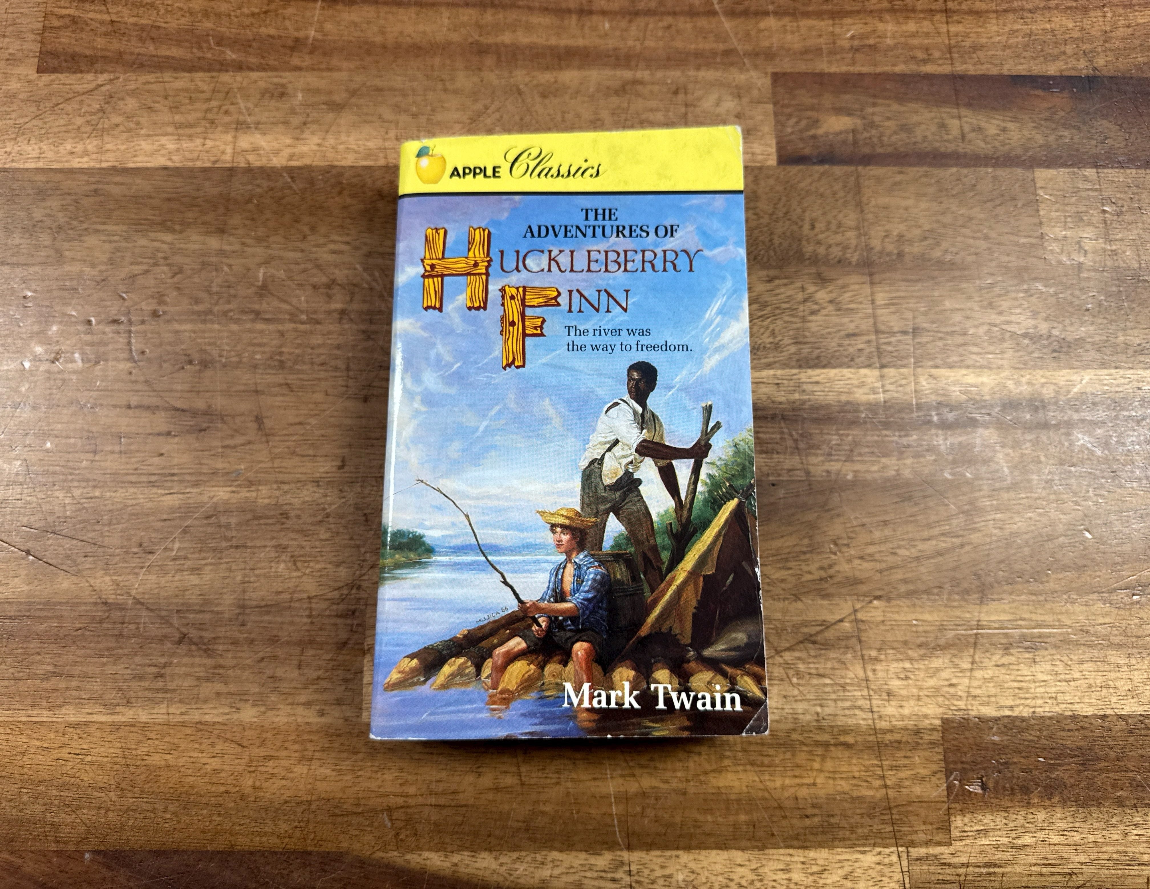 Scholastic Apple Classics Literature: The Adventures of Huckleberry ...